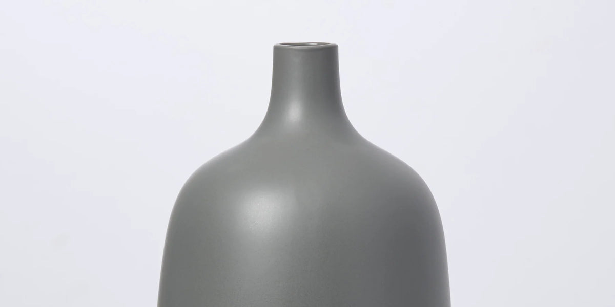 12" Matte Charcoal Jug Vase – Linen & Clove