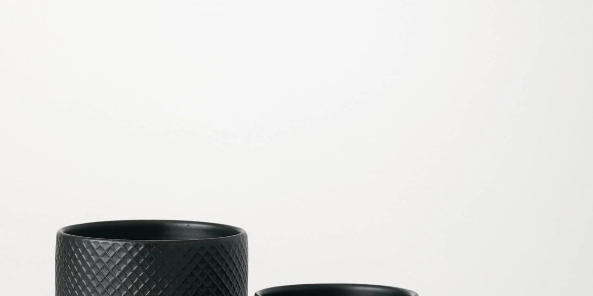 Black Textured Pot – Linen & Clove